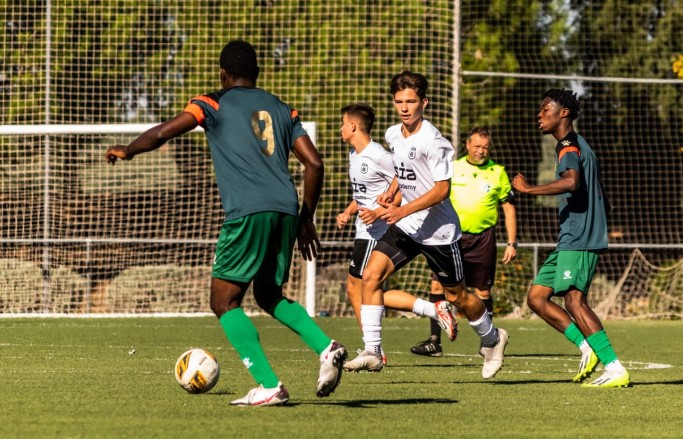 Mastering the Midfield: The Key to Football Dominance